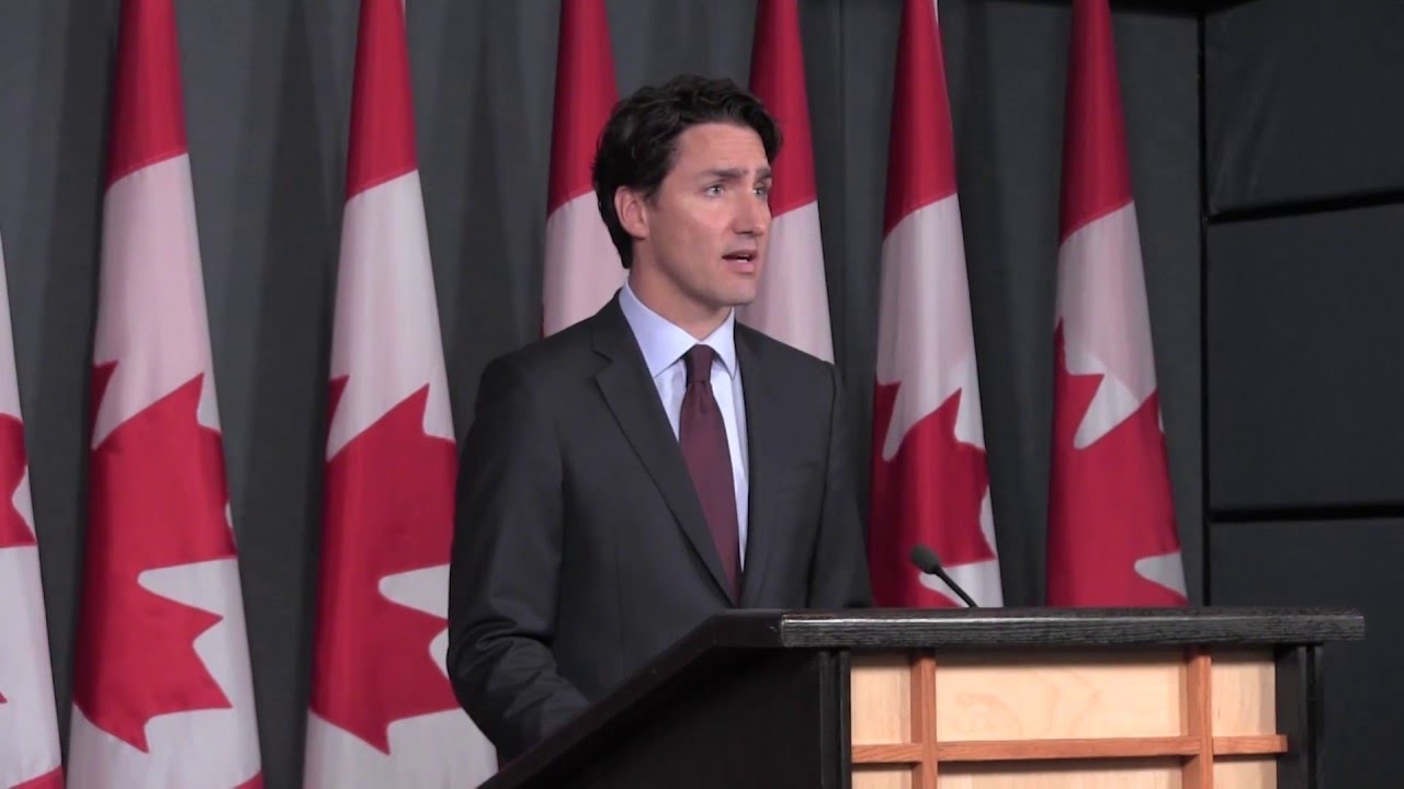 Justin Trudeau: Military aircraft mobilized to help Fort McMurray - YouTube