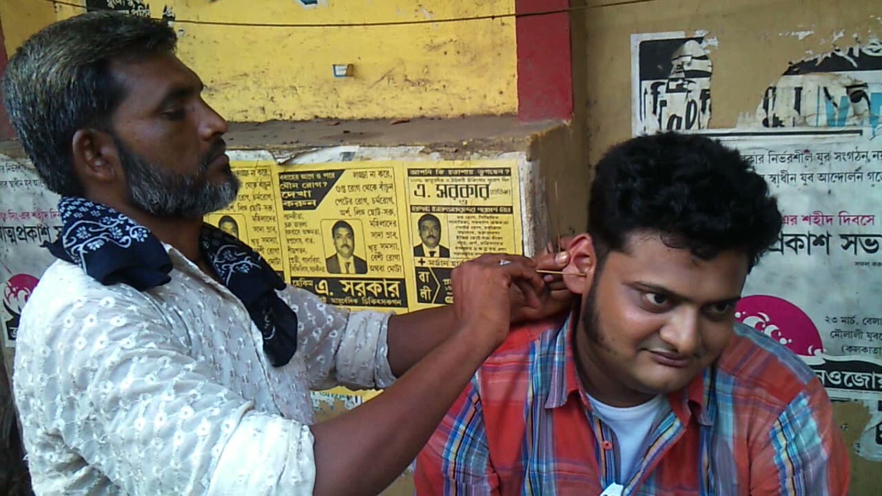Ear Cleaning - Howrah Bridge - Kolkata - West Bengal - SN Sudharsan ...