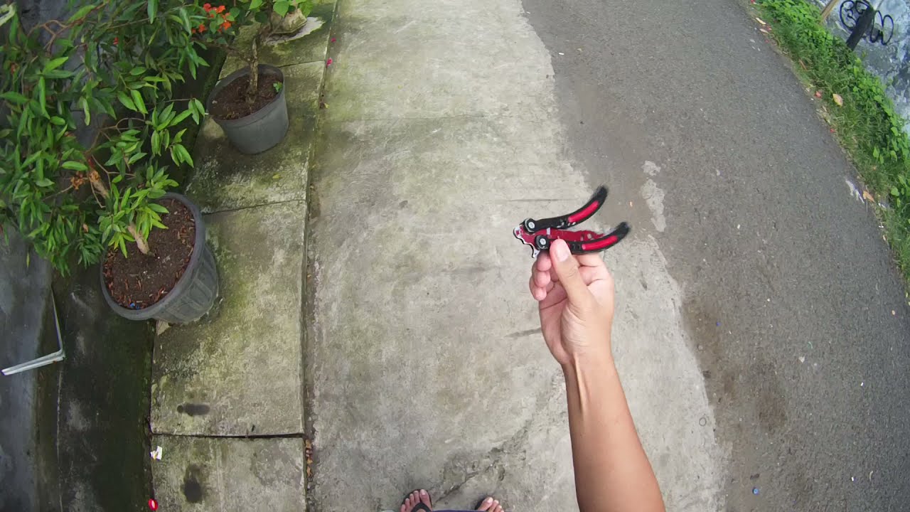 Curved Handle Balisong is Sucks - YouTube