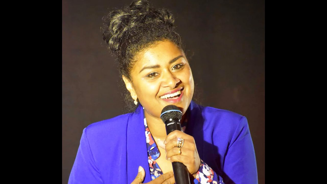 Shancy met "Non, je ne regrette rien" - YouTube