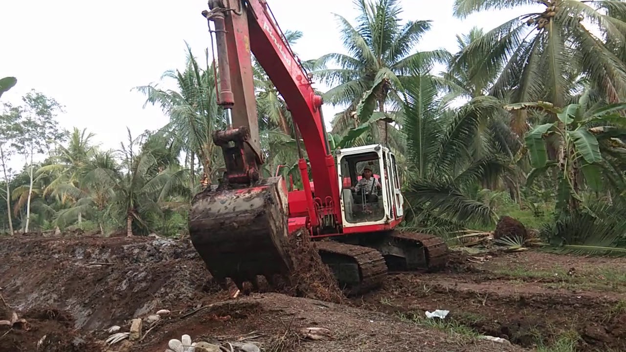 EXCAVA 200 PINDAD - YouTube