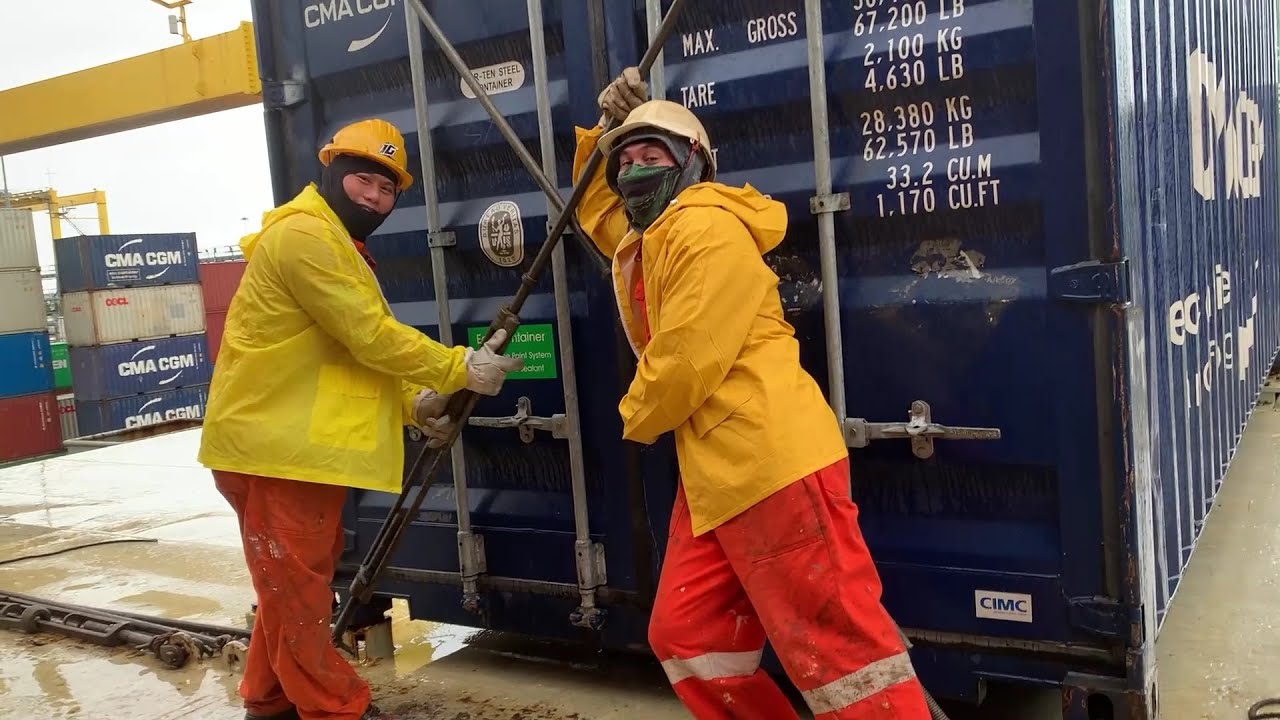 LASHING TIME (LASHING GANG SA BARKO CONTAINER VESSEL) - YouTube