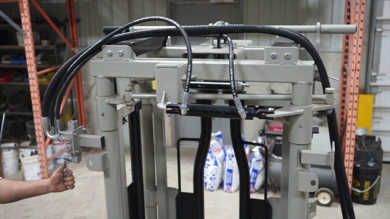 Double Auto Catch with Hydraulic Pull Back - YouTube