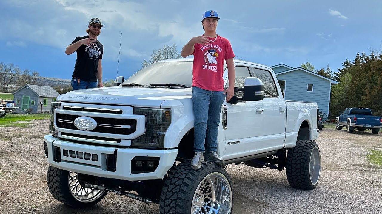 HUGE F-250 ON 28x16 LIBERTY’S😳 - YouTube