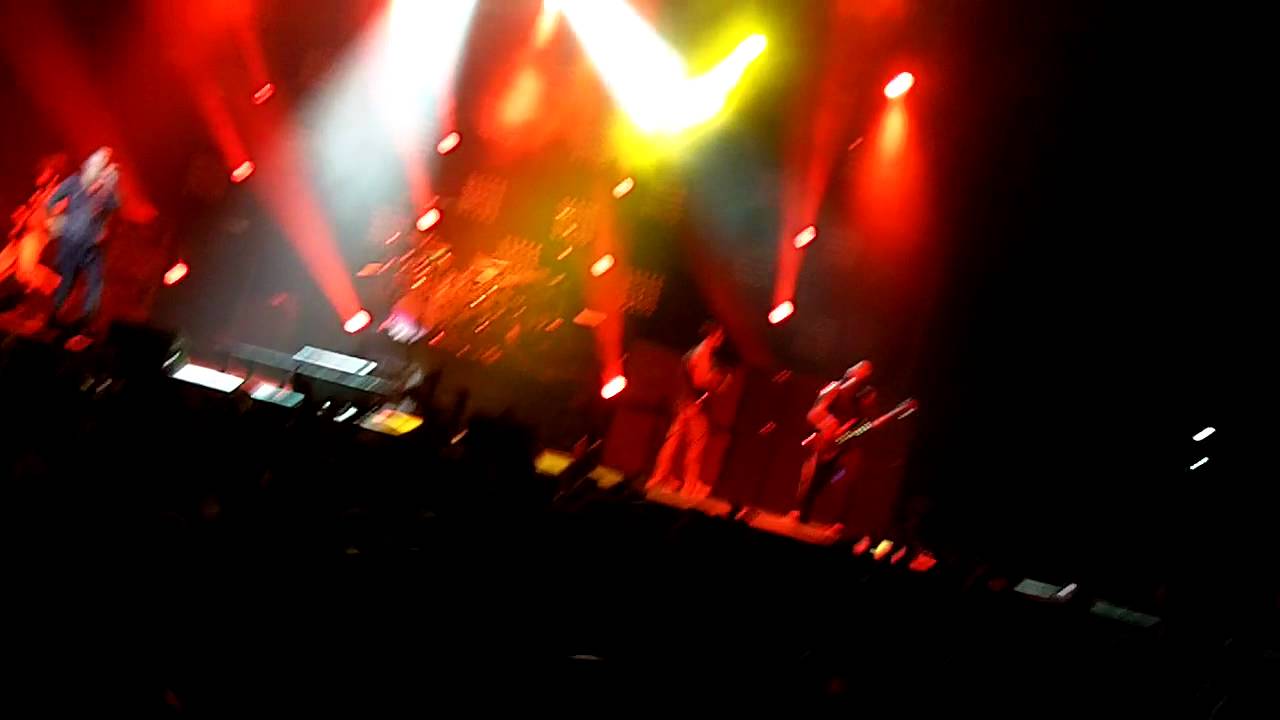 311- Down (Live Omaha 2011) - YouTube