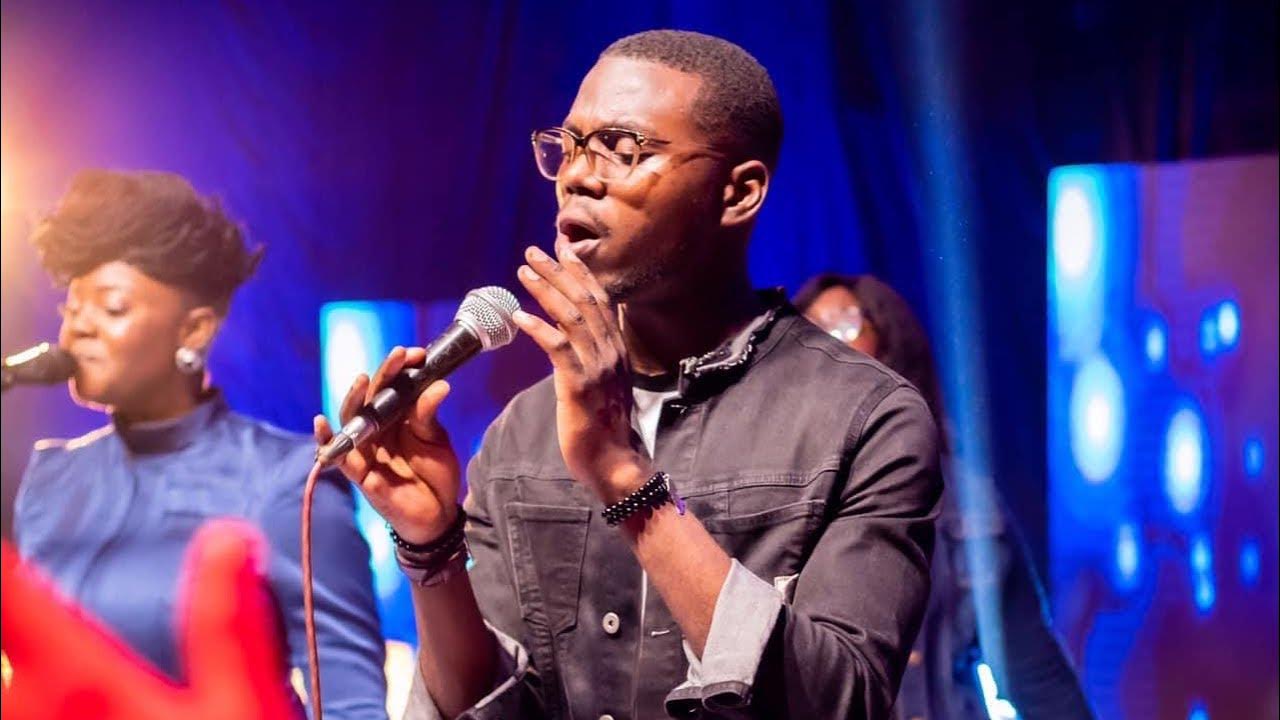 Medley Worship Moment( Yeshua + Tu es élevé + Océan ) - YouTube