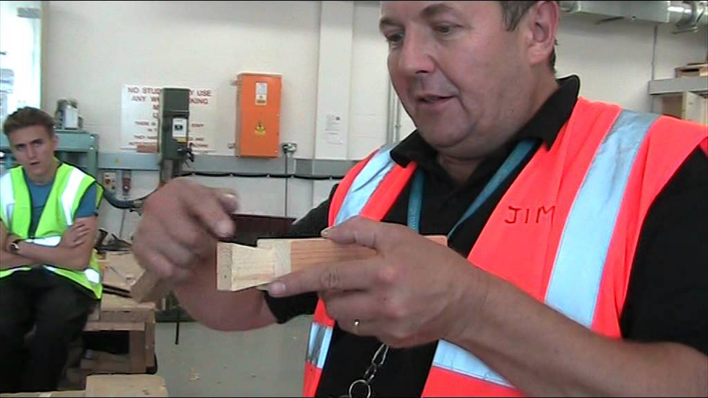 How to cut a Dovetail halving. - YouTube