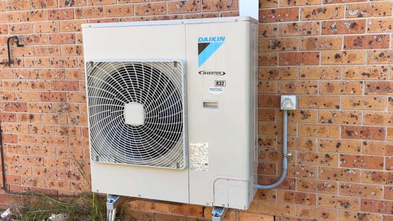 INSTALLING AN R32 DAIKIN DUCTED INVERTER AIR CONDITIONER - YouTube