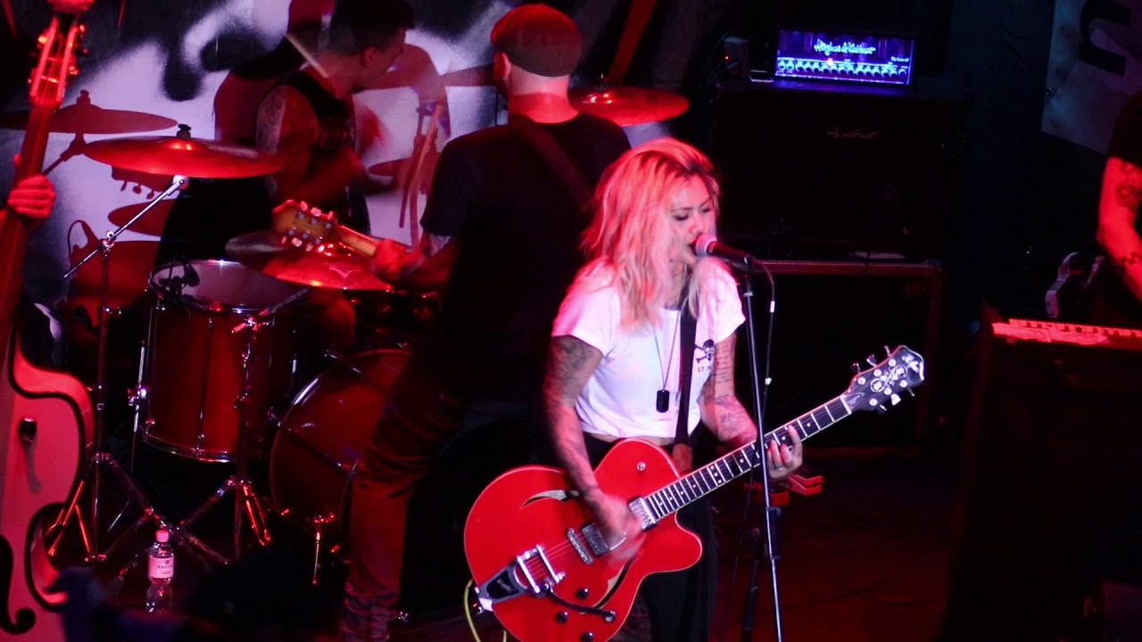 The Creepshow - Zombies ate her brain (live) - YouTube