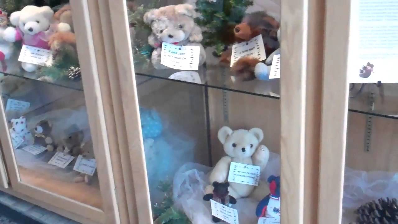Teddy Bear display by Gary Jaeger - YouTube