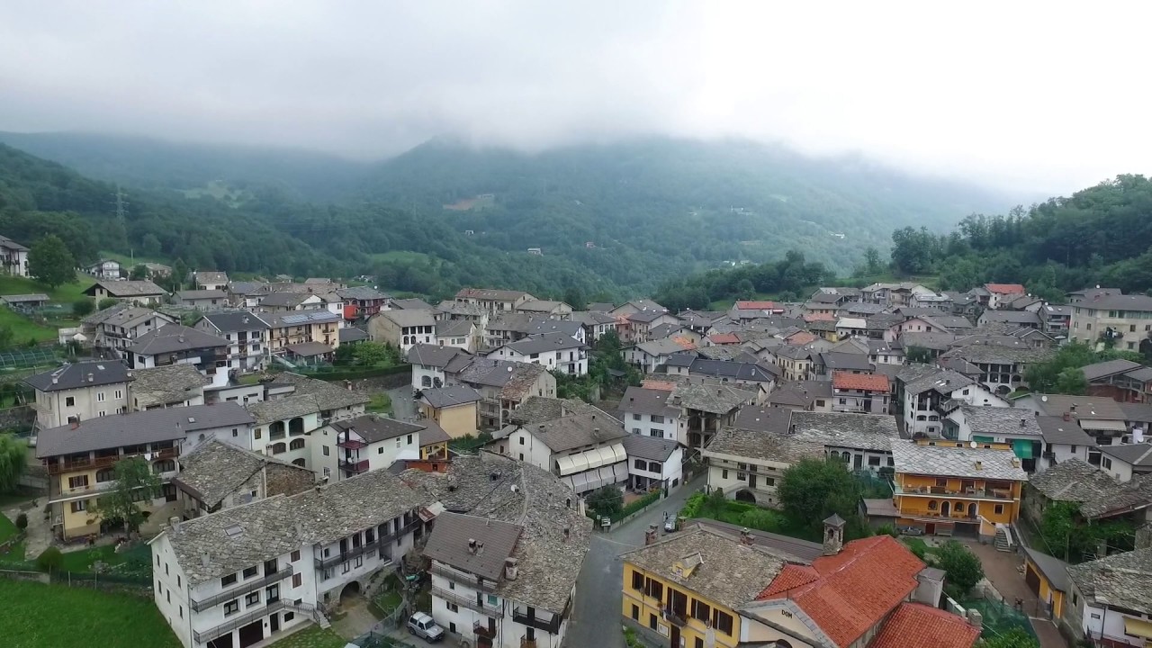 Volando su Brosso - YouTube