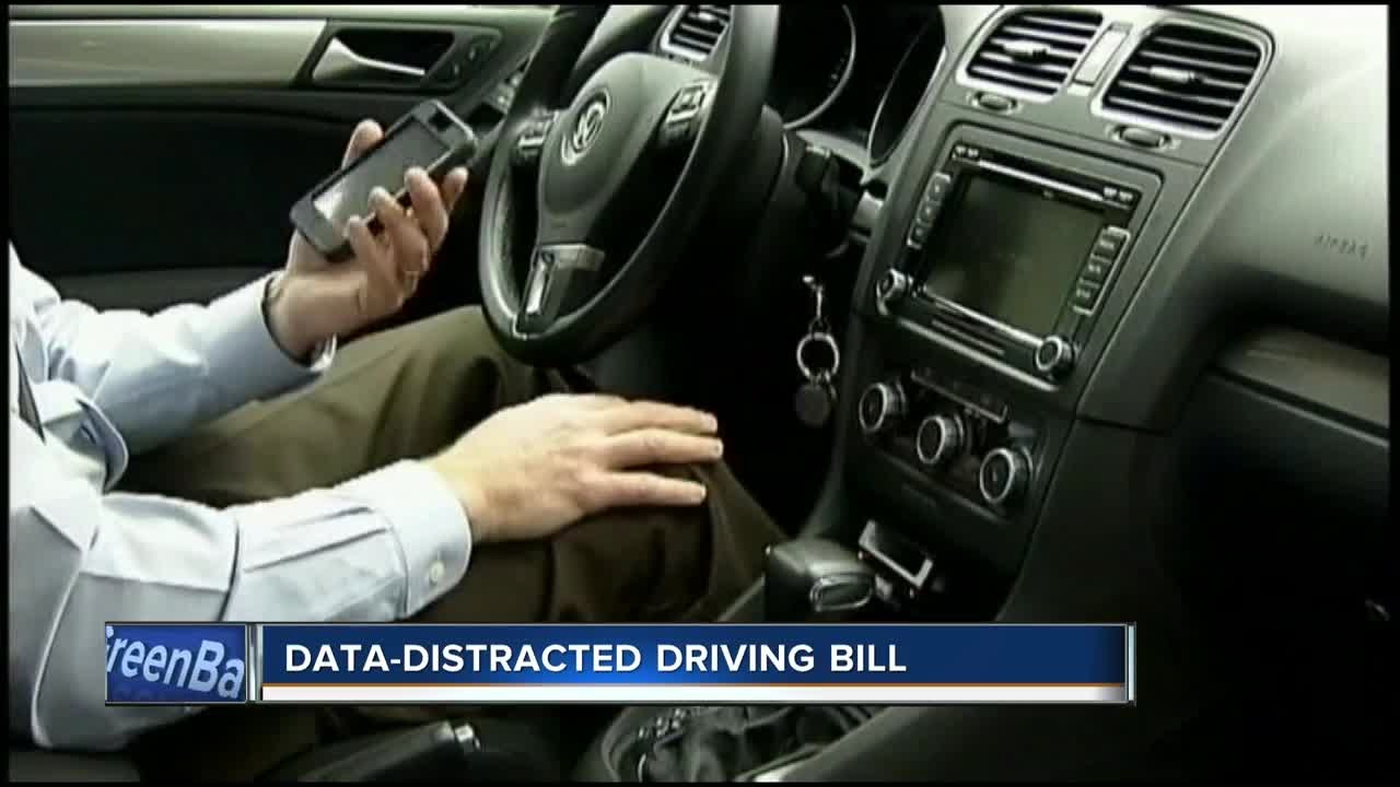 Proposed bill aims to punish 'data-distracted' drivers in Wisconsin ...