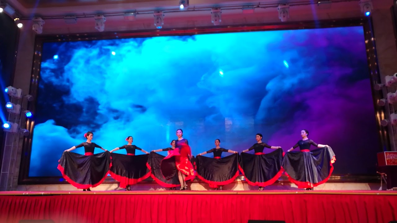 BULL FIGHTING DANCE - YouTube