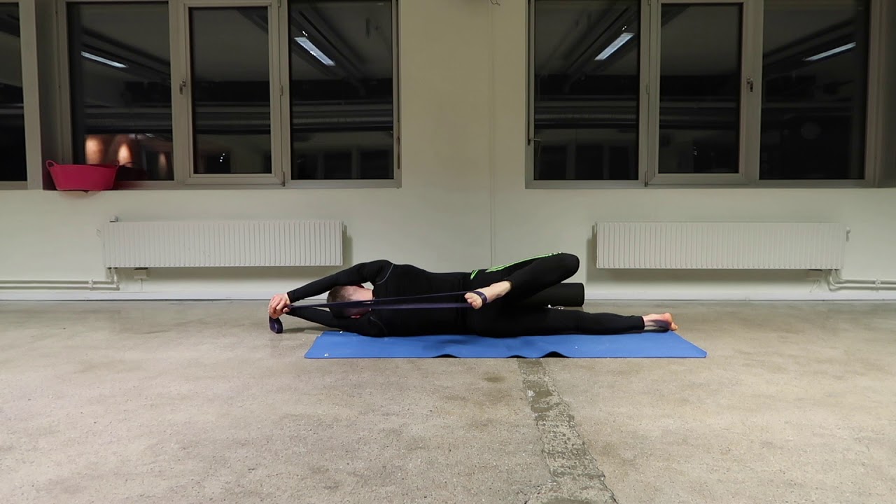 Quad Stretch with Band - YouTube