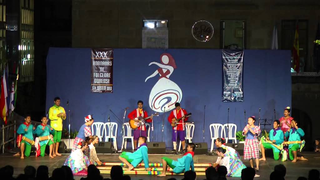 Philippine folk dance: Tinikling - YouTube