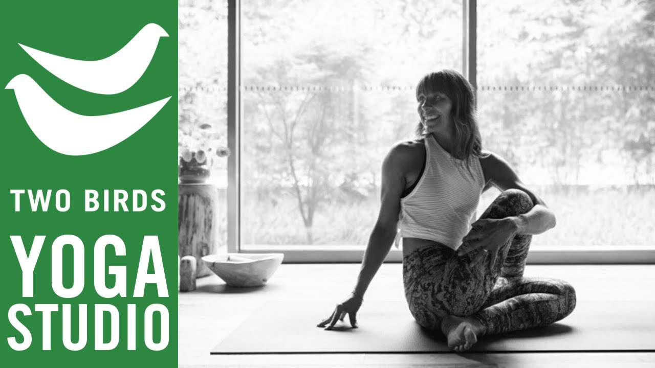 20 Minute Gentle Vinyasa Flow Yoga - Wake Up and Refresh (Day 1 ...