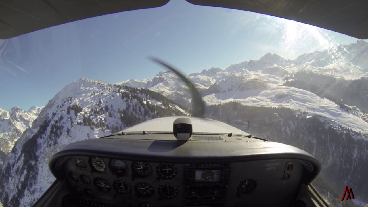 Courchevel - Décollage et atterrissage avion altiport C172 Alpine ...