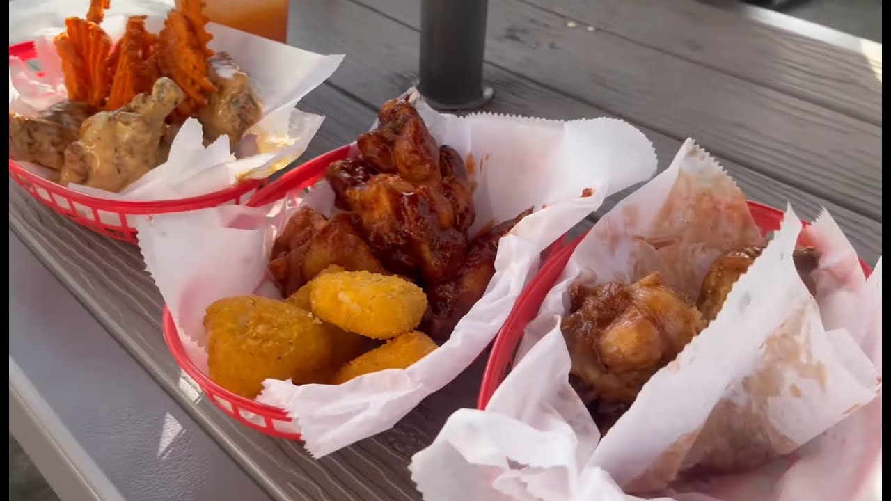 Places To Eat In Puerto Rico 🇵🇷: Dipea Wings In Bayamon - YouTube