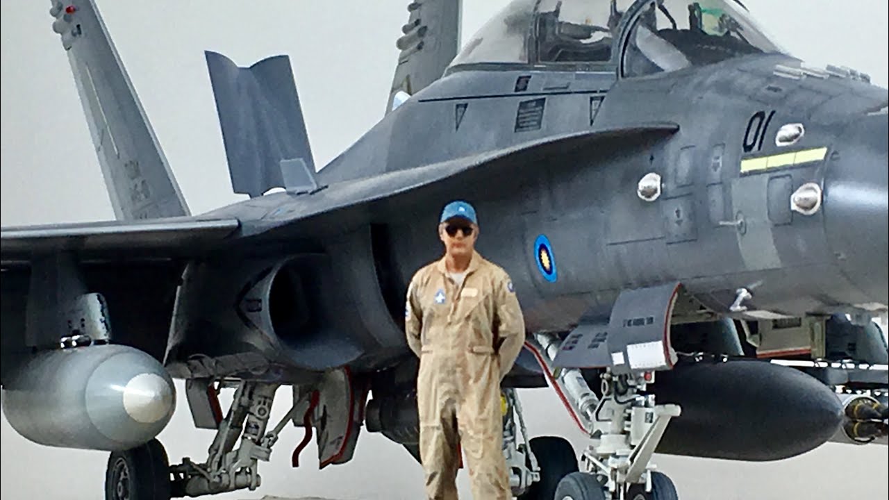 The weathering of Bugs F/A-18 - YouTube