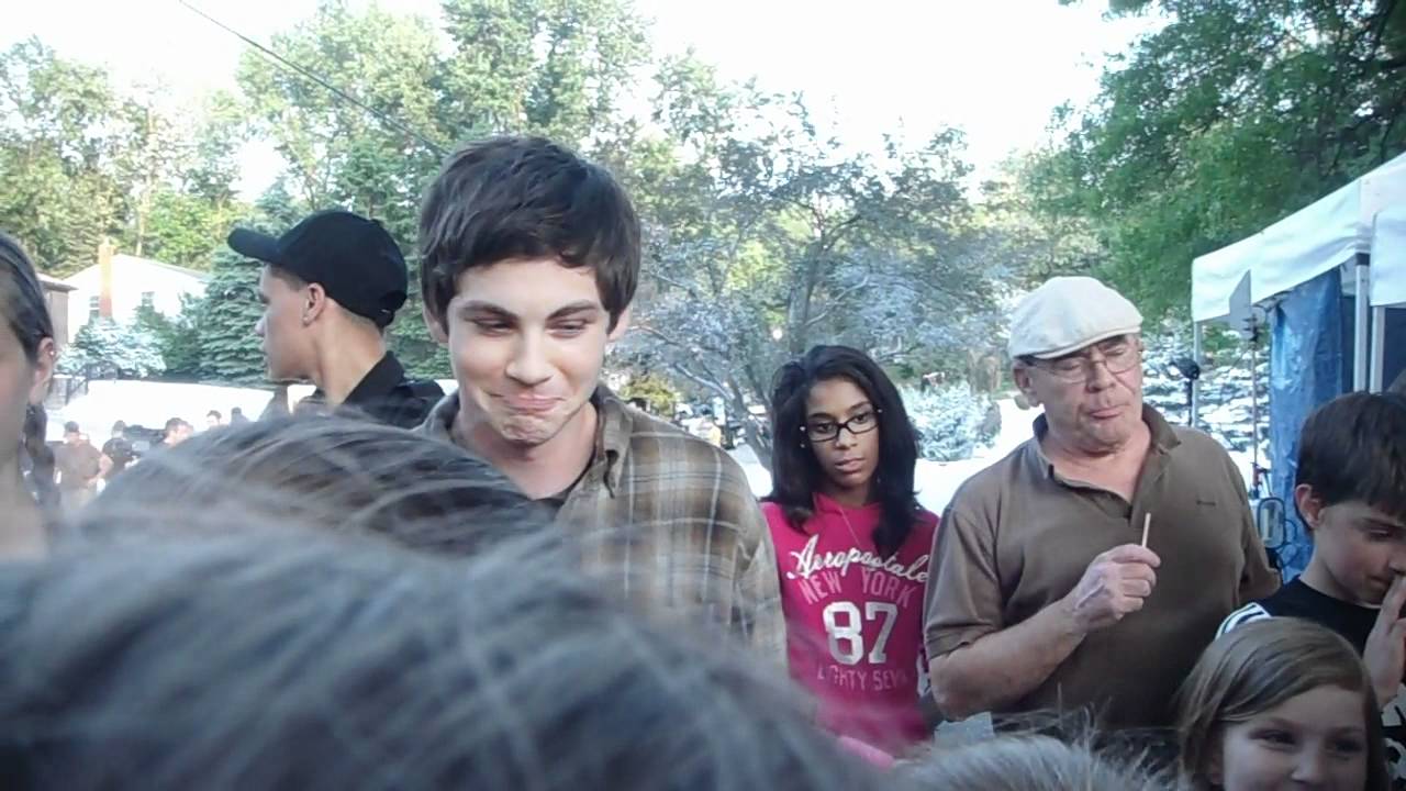 Part 2- Logan Lerman signing autographs for kids in Pittsburgh - YouTube