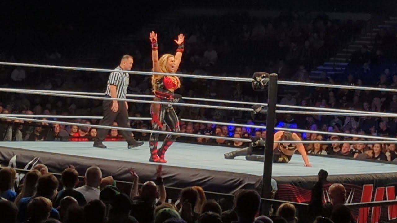 WWE Live, Natalya vs. Shayna Baszler - 07/11/2021 - M&S Bank Arena ...
