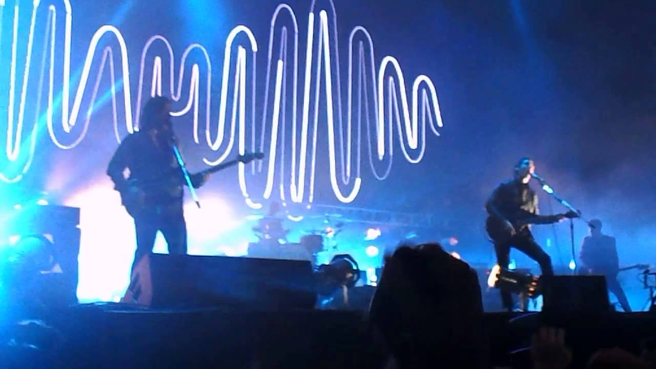 Arctic Monkeys - Crying Lighting , Bogotá 04/11/2014 - YouTube