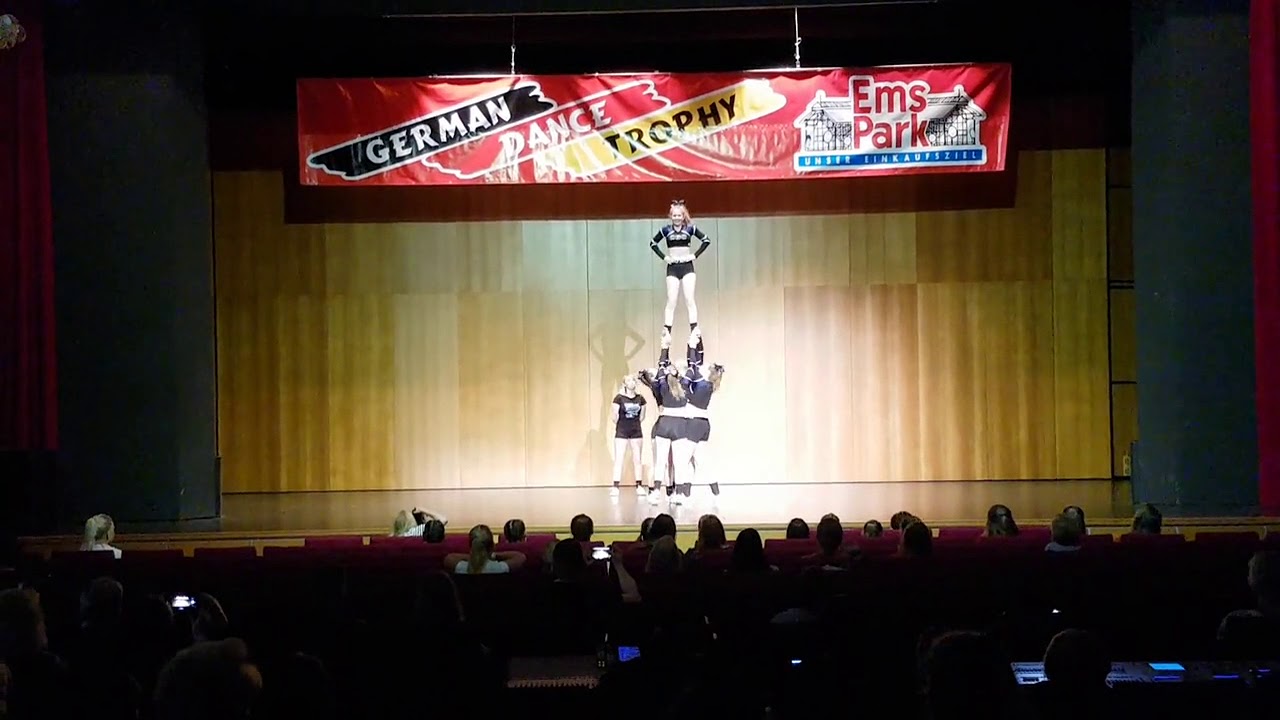 Senior Stunt Team bei der German Dance Trophy 2019 - YouTube