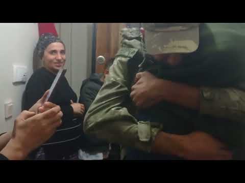 canım oğlum un askerden gizli gelişi az daha annesinin kalbinden götürecek ti