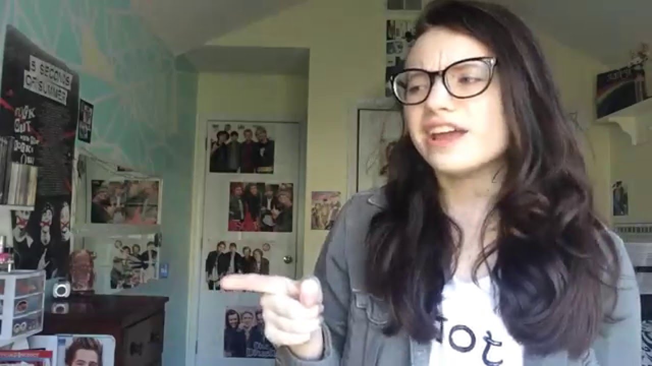 YOUTUBERS BOOKS IRL - YouTube