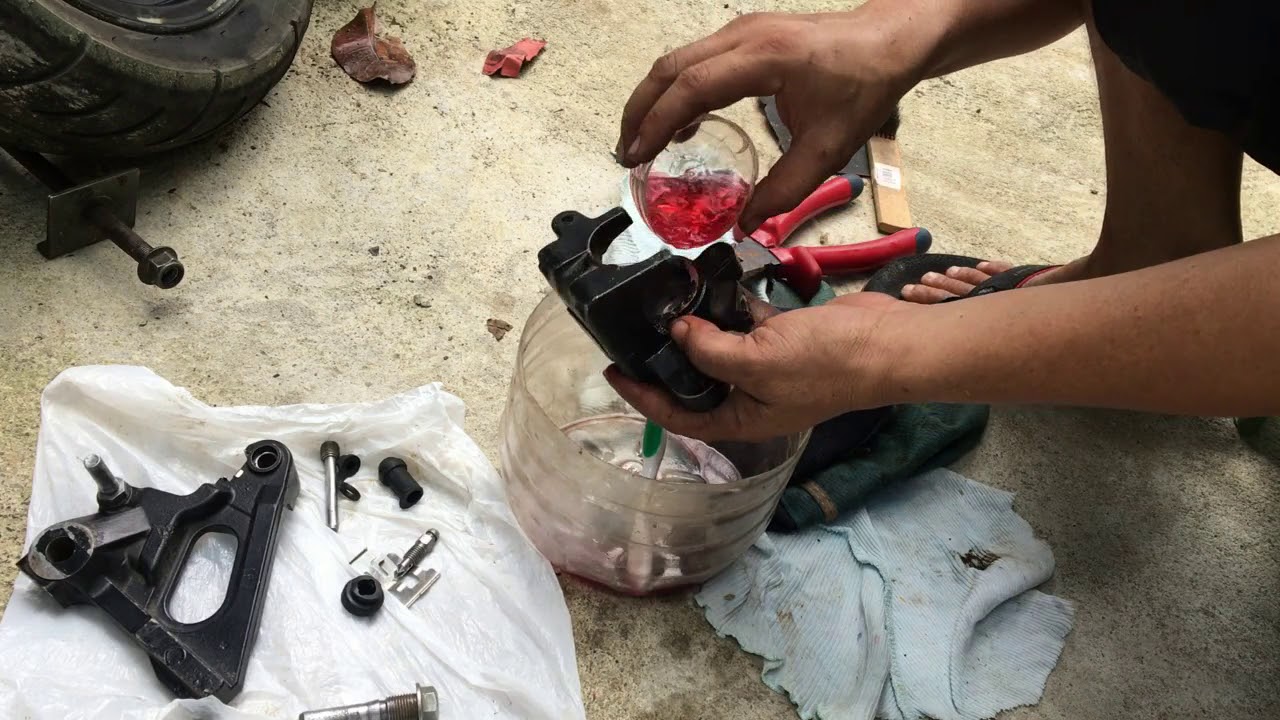 REAR DISC BREAK STUCK UP REPAIR ( DISC BREAK DIS MANTLE) - YouTube