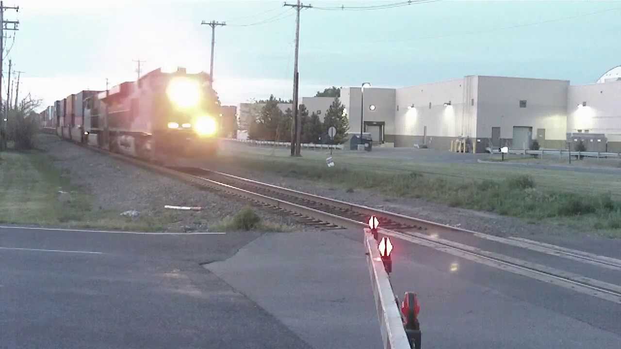CSX ES44AH #3025 CP-90, Kingston, NY May 18, 2013 - YouTube