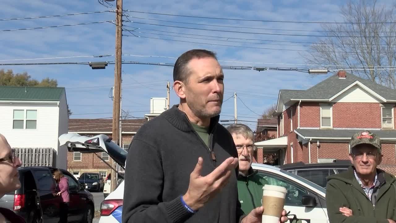 Family of Blind Alfred Reed gathers to bid farewell to mural - YouTube