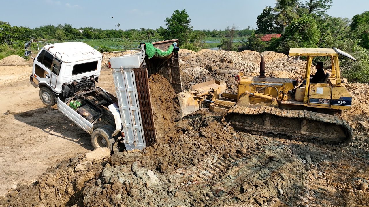 Nice Incredible , Mighty Bulldozer Komatsu D51P Push Soil and Cover ...