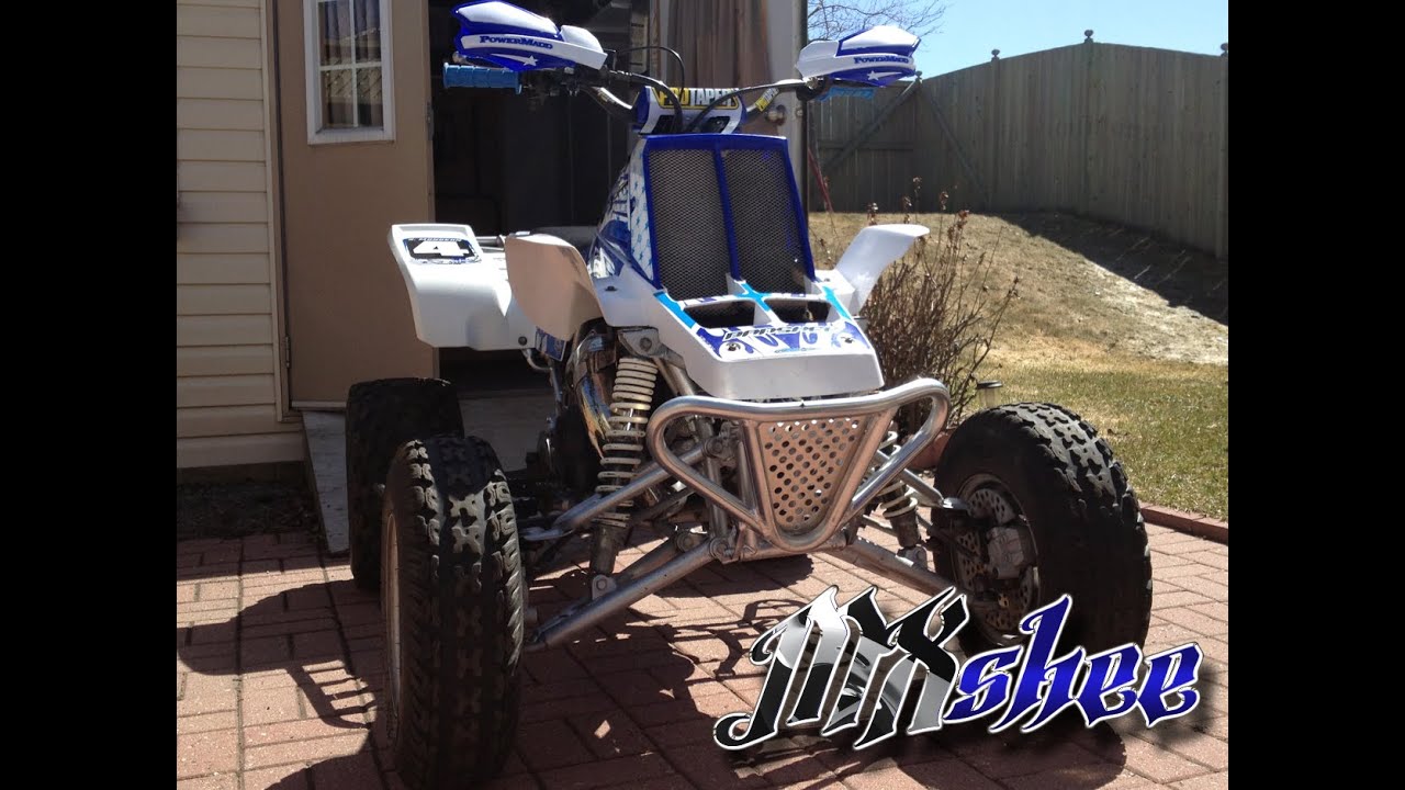 1999 Yamaha Banshee Pro Circuit Idle walk around - YouTube