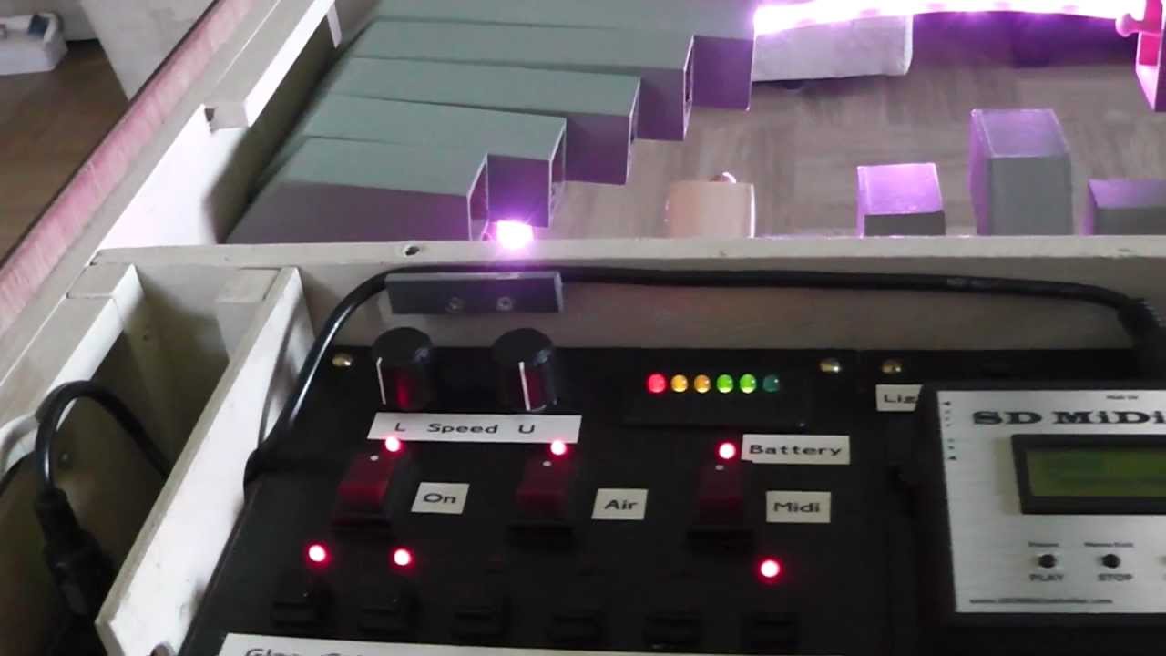 A look inside the street organ. - YouTube