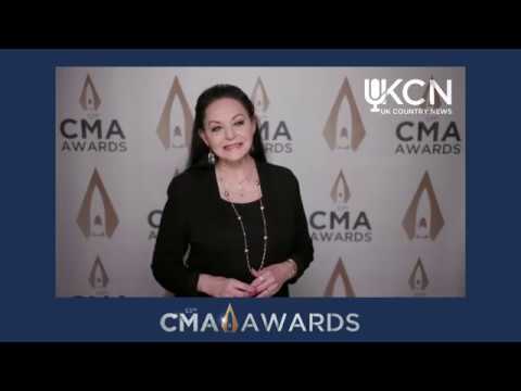 CRYSTAL GAYLE chatting after rehearsal for 53rd CMA AWARDS - YouTube
