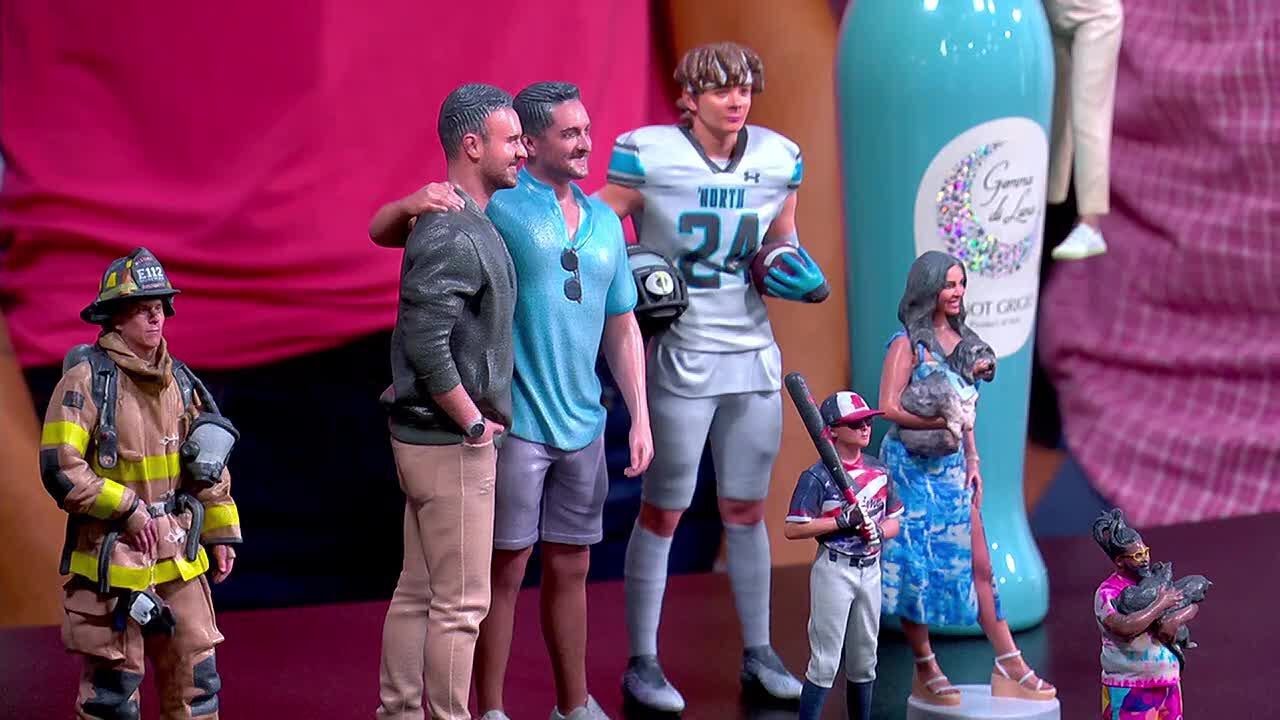 Create a custom figure of yourself with Shrunk 3D - YouTube