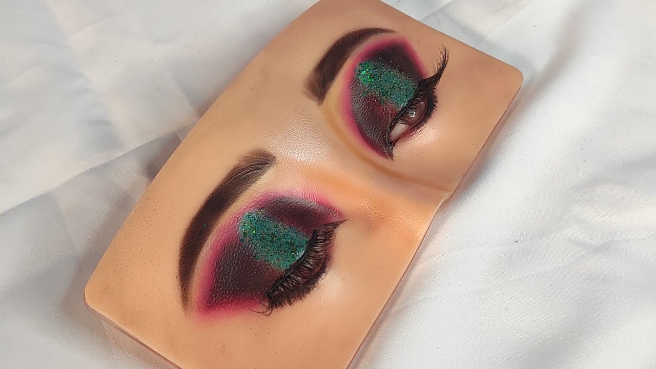 Beautiful Green And Maroon Hallo Eye Makeup Full Tutorial | Step-By ...