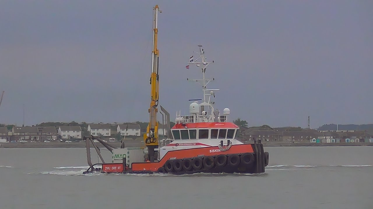 Tug SISKIN plough dredging shipping channel at felixstowe 22/722 - YouTube