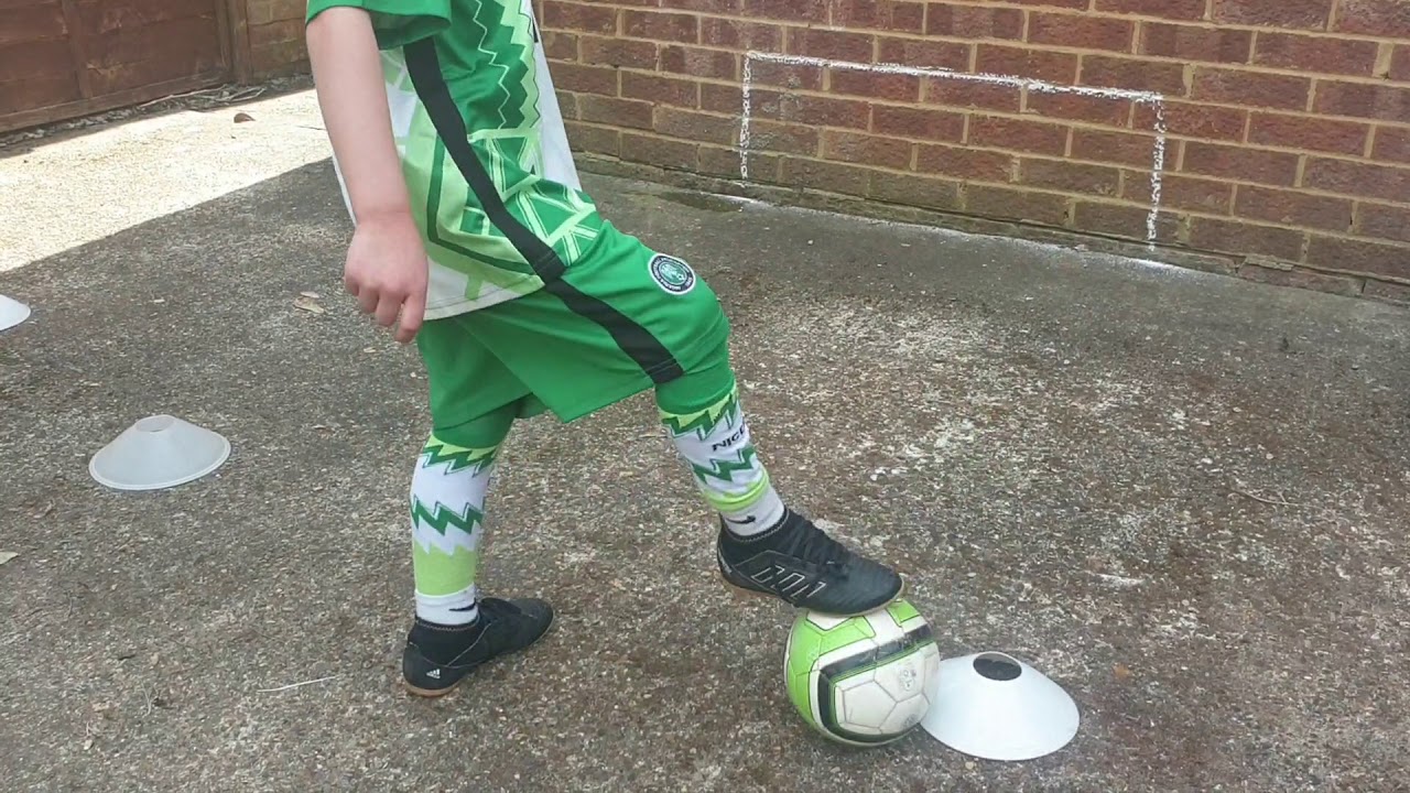 Woking Cougars U6s Mini Session #7 - YouTube