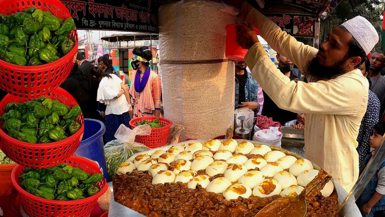 King of Mumbai Chilli Jhal Muri ! Tasty Mulla Jhaal Muri ! Masala Egg ...