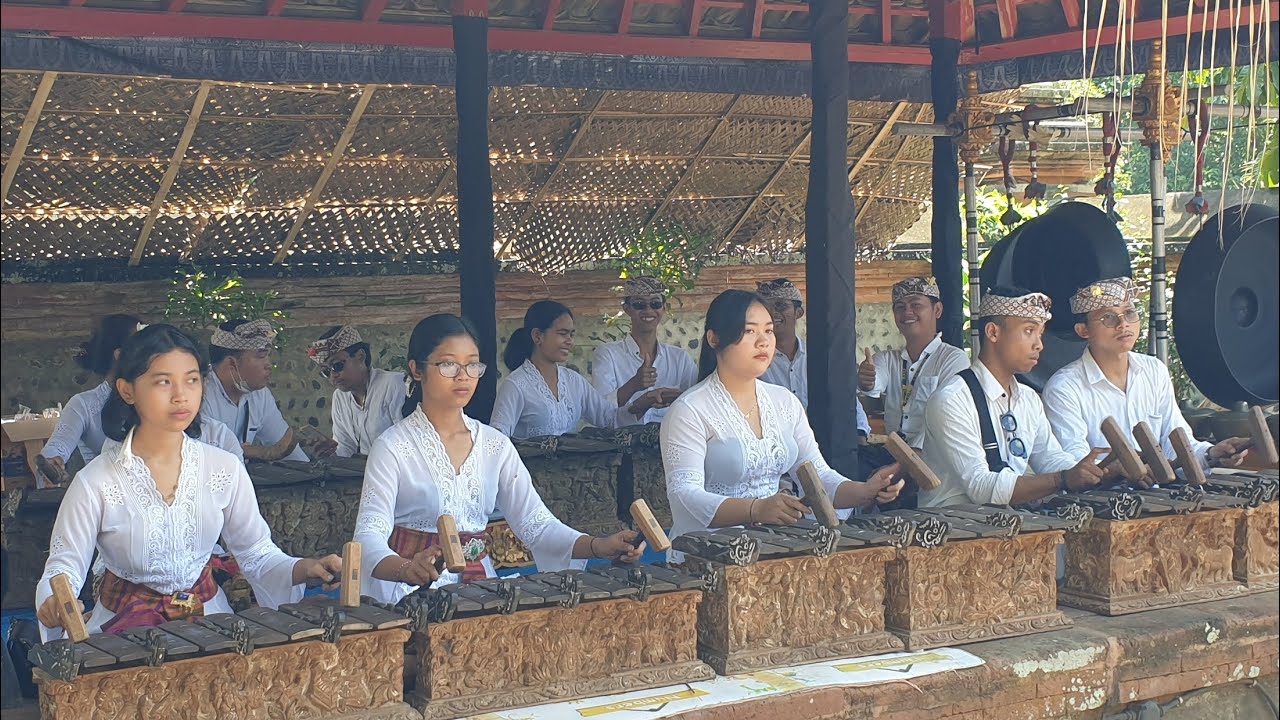Gamelan Selonding bali Hadir di Acara Pujawali dan Perang Topat Pura ...
