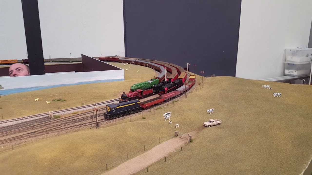 Triple parallel run, D3 639, K153, R761 and 3801 - YouTube