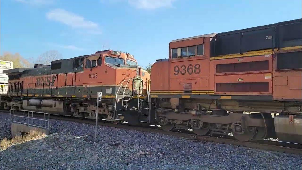 BNSF 1006 westbound intermodal train - YouTube