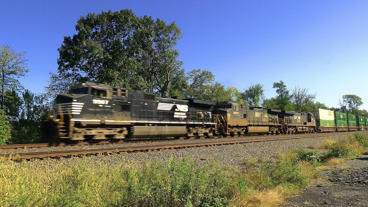 [4K] 10/5/24 NS doublestack container train 25G at Cove PA #shorts # ...