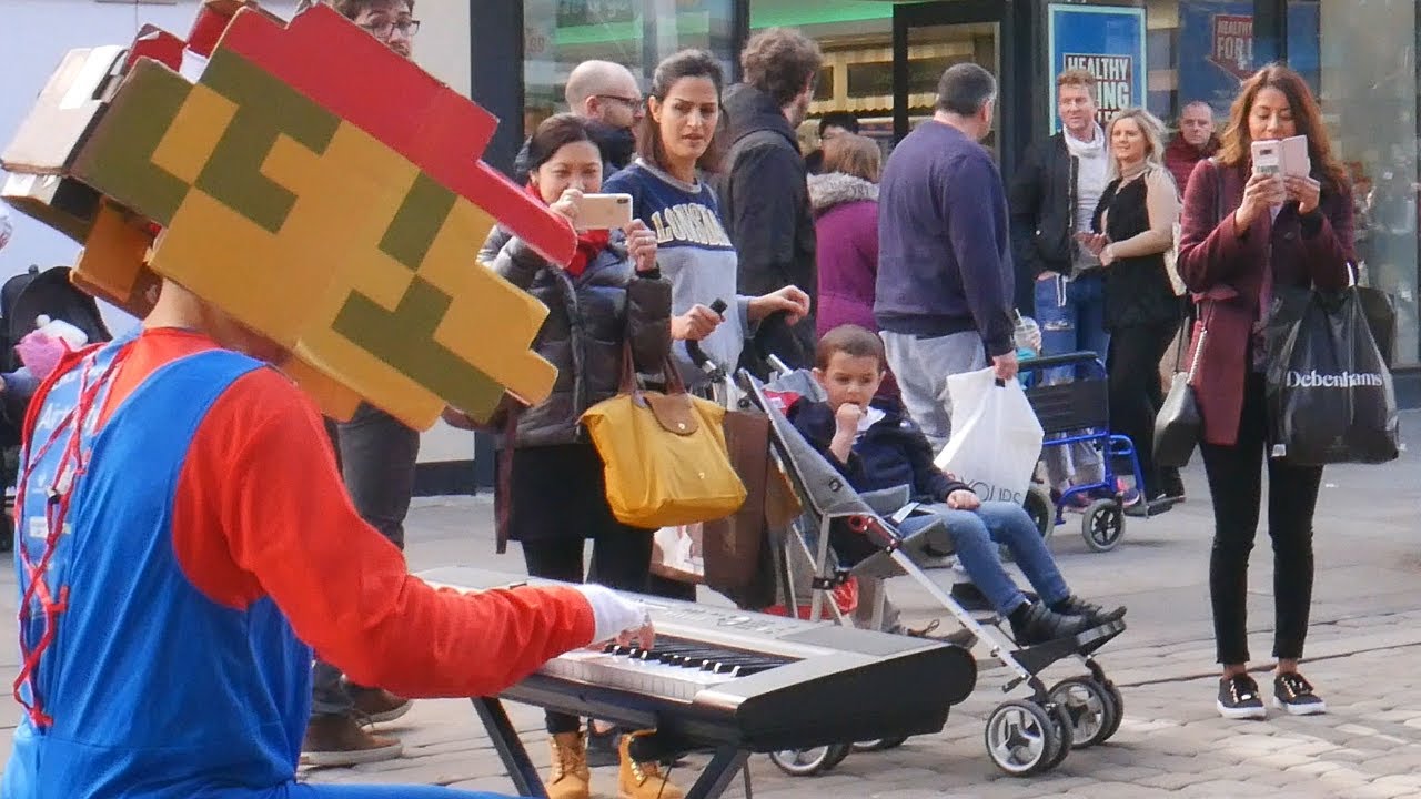 AUDIENCE REACTION TO BOX HEAD MARIO BUSKER - YouTube