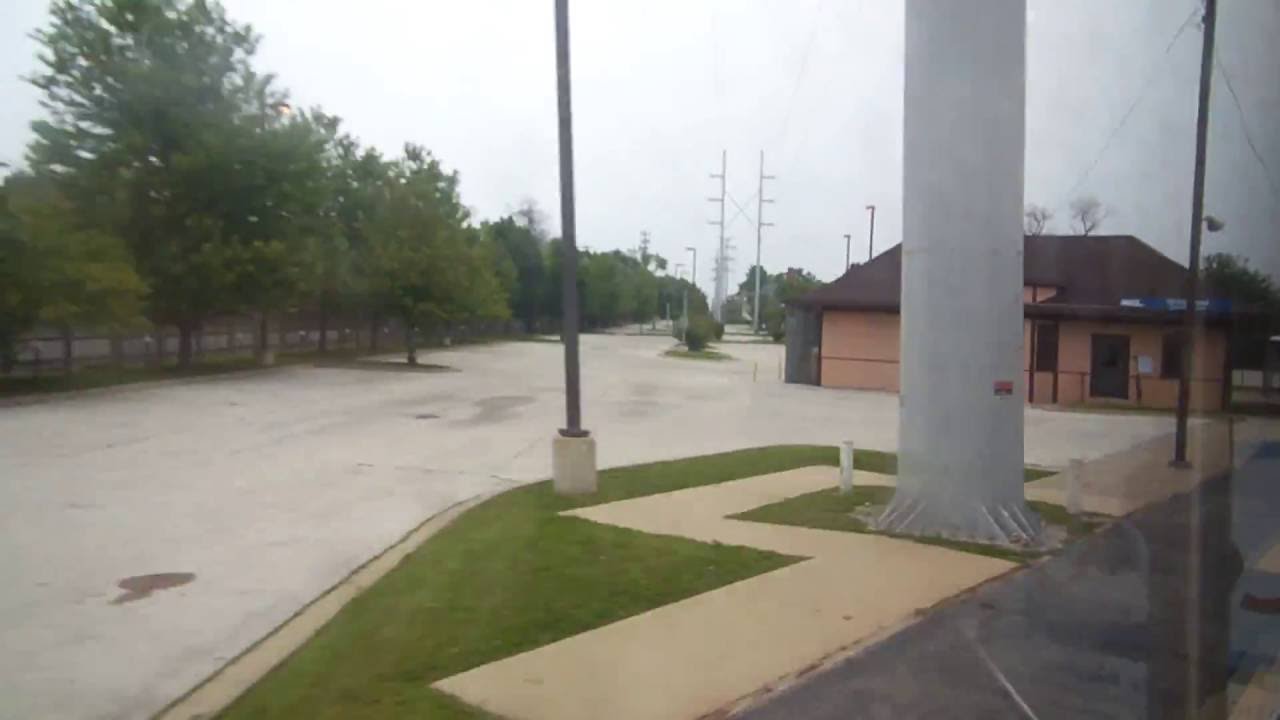 Metra Express @ Washington Heights 103rd street - YouTube