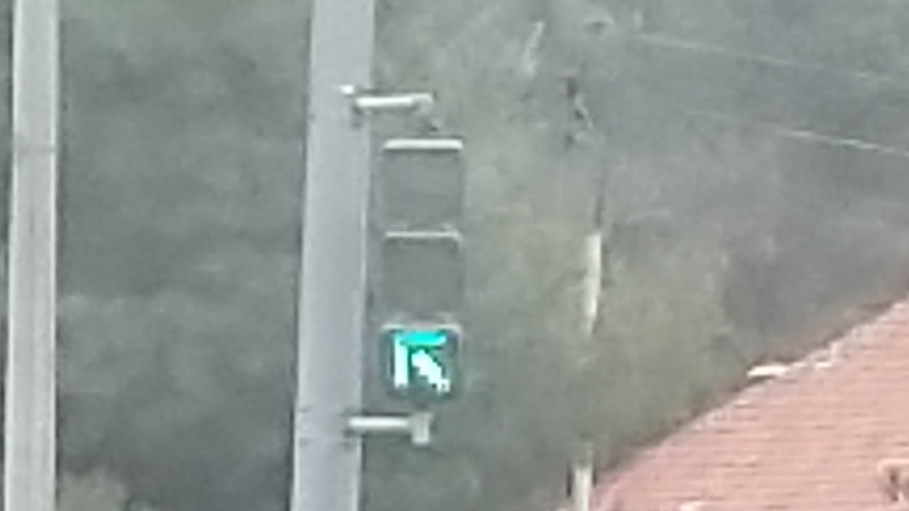 3M Diagonal Arrow Traffic Light - YouTube