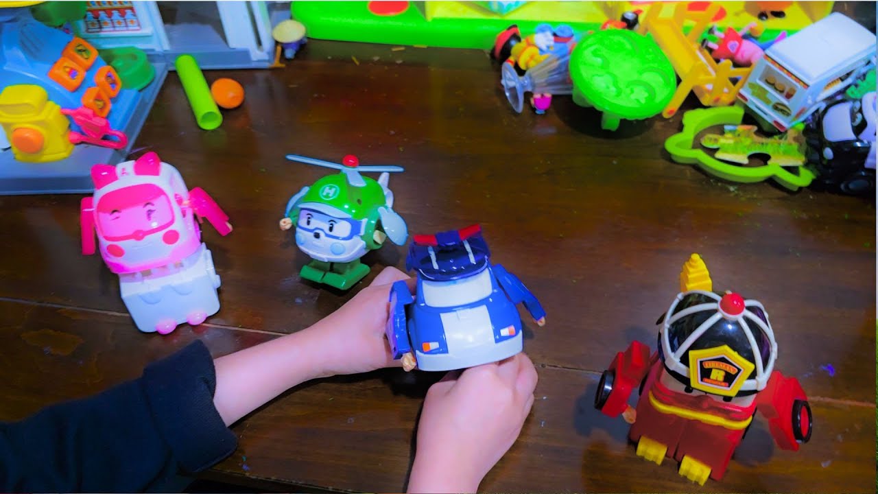 TRANSFORMING ROBOCAR POLI, PLAYING, COLORS AND NAMES. - YouTube