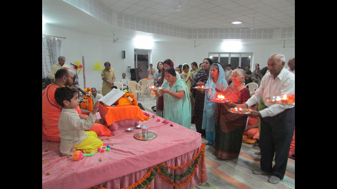Bhagvad Geeta Aarti - YouTube
